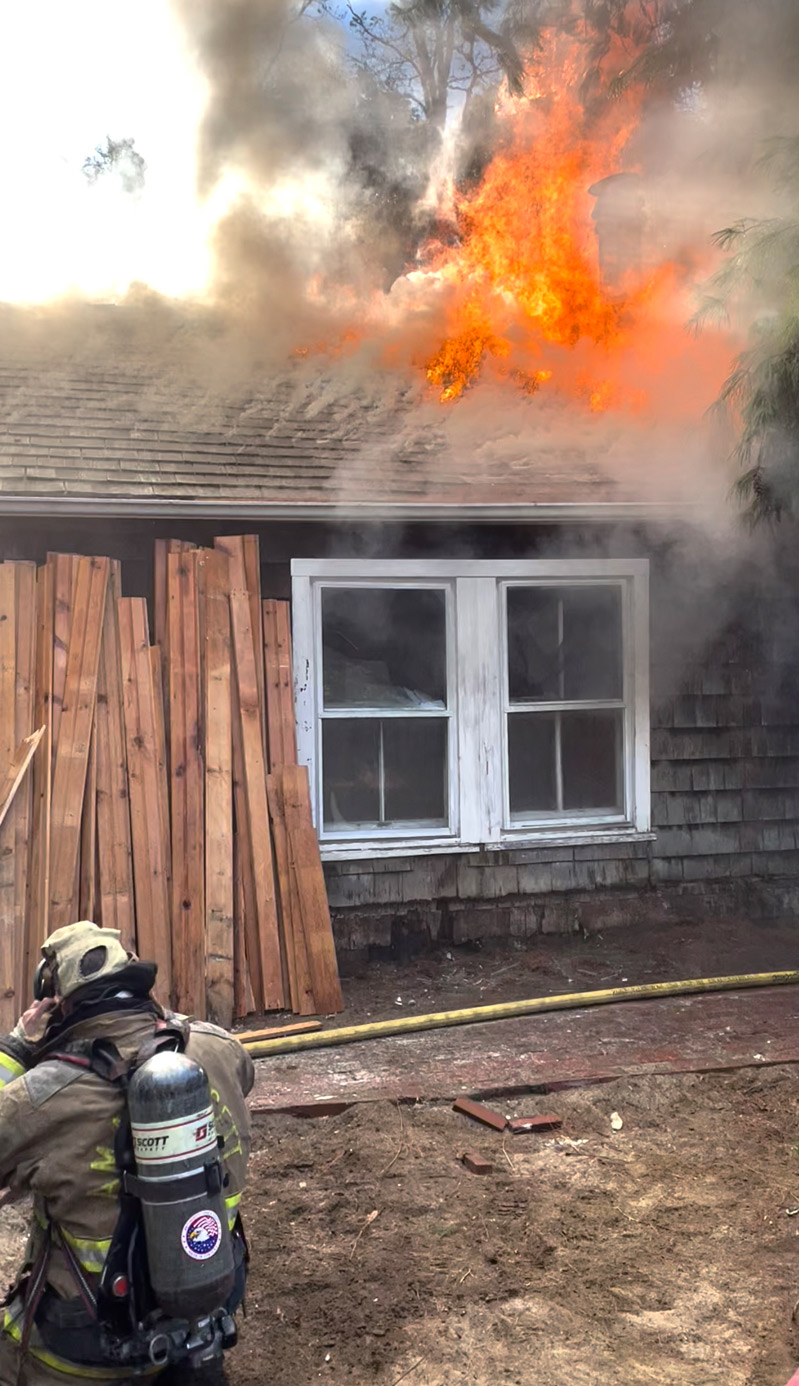 Rush-Hour Fire in Amagansett Contained | The East Hampton Star