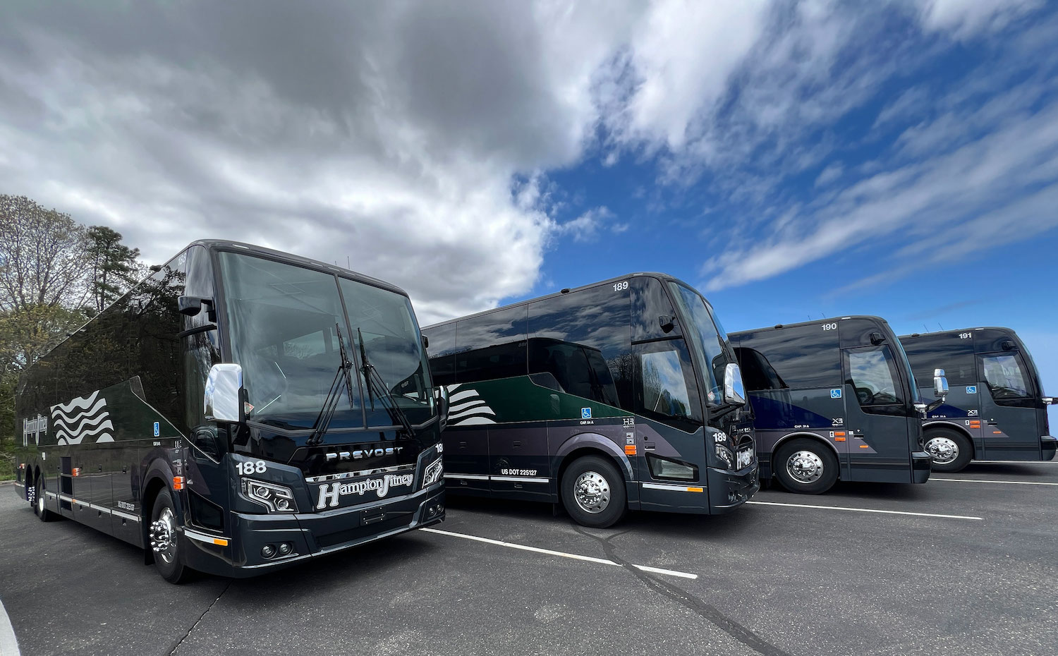 Hampton Jitney Rides Into Its Second Half-Century | The East Hampton Star