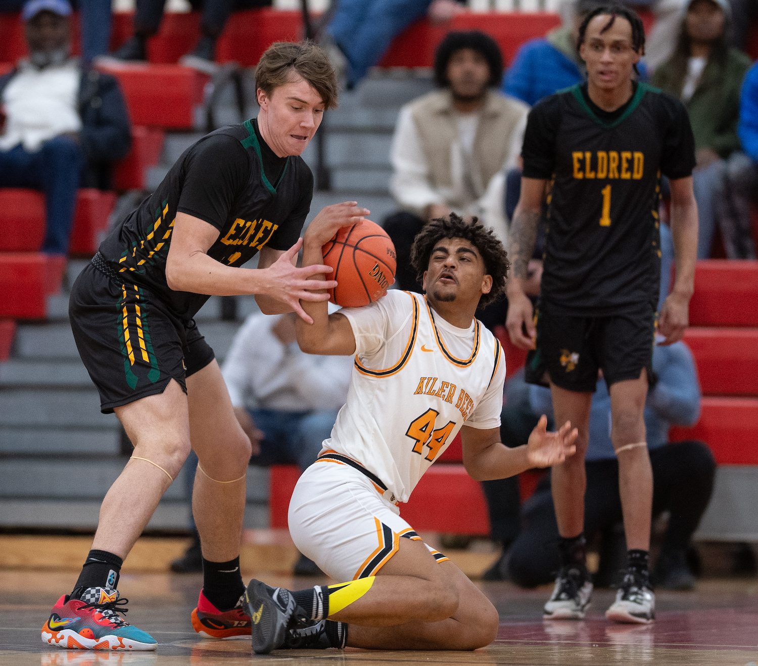 Bees and Fans Delight in Regional ‘Laugher’ | The East Hampton Star